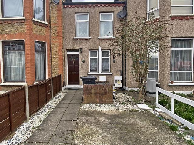 Norfolk Road, Seven Kings, IG3 2 bed house to rent £1,850 pcm £427 pw