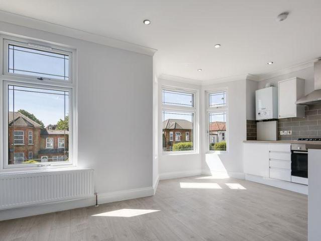 Norfolk Road, Seven Kings, IG3 4 bed flat to rent £2,599 pcm £600 pw