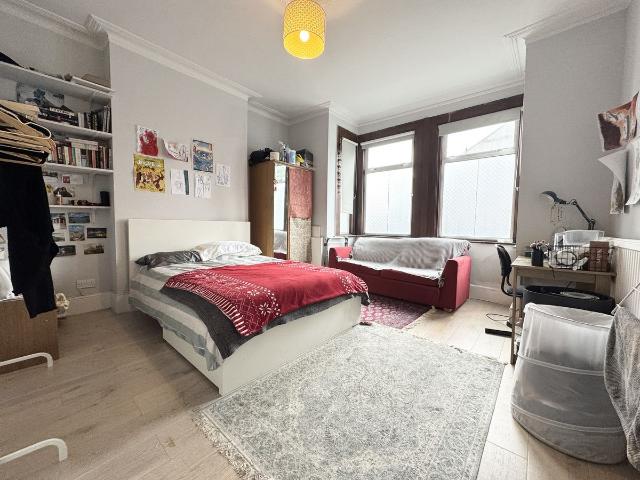 Norfolk Road SW19, Room to rent, £900 pcm | PrimeLocation