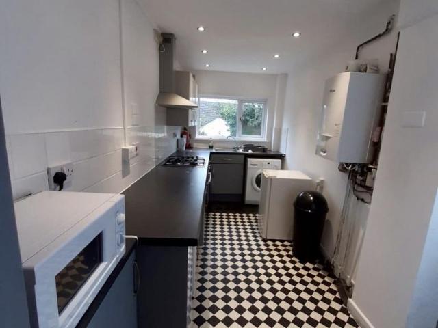 Norfolk Street, Mount Pleasant, Swansea 5 bed house to rent £1,960 pcm £452 pw