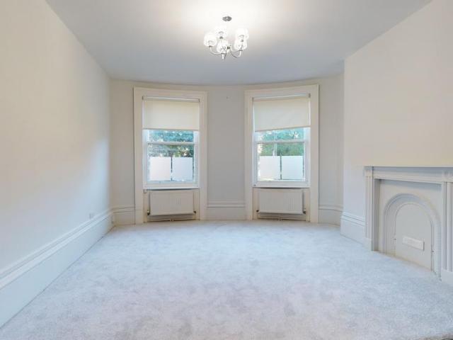 Norfolk Square, Brighton, BN1 2 bed flat to rent £1,550 pcm £358 pw
