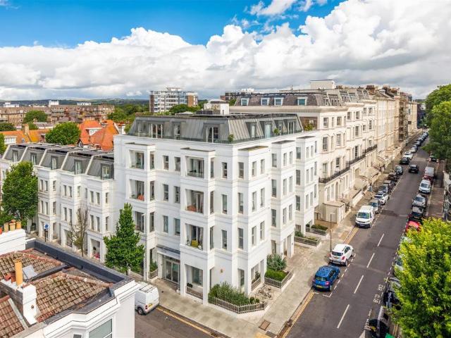 Norfolk Terrace, Brighton 2 bed apartment to rent £2,000 pcm £462 pw