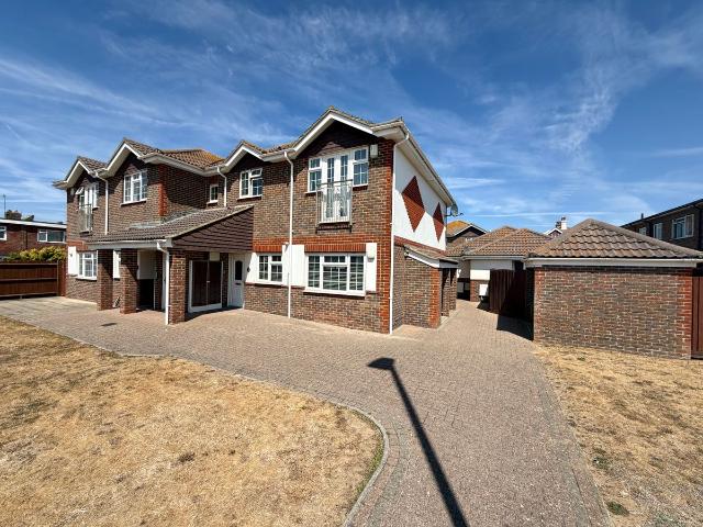Norleen Court, Peacehaven BN10, 2 bed flat to rent, £1,450 pcm | PrimeLocation