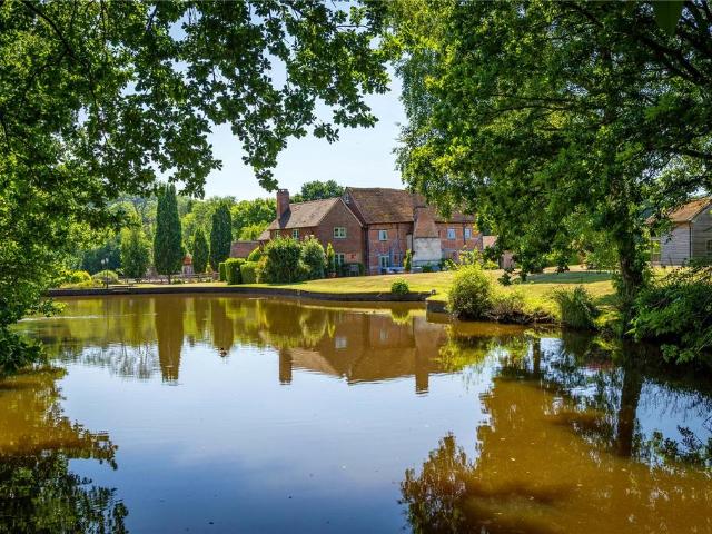 Norley Lane, Shamley Green. 5 bed detached house to rent £6,995 pcm £1,614 pw