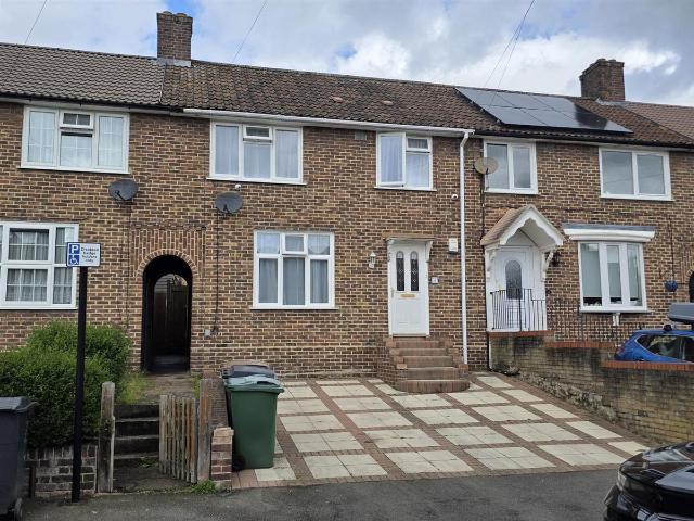 Normanton Park, London E4, 3 bed terraced house to rent, £2,300 pcm | PrimeLocation