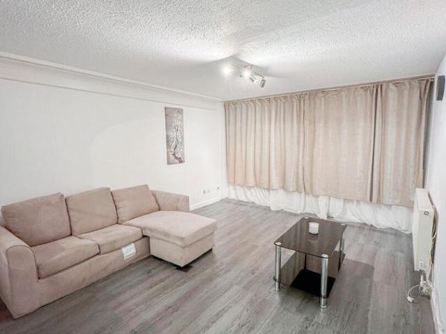 Norman Crescent, Hounslow TW5, 1 bed flat to rent, £1,400 pcm | PrimeLocation