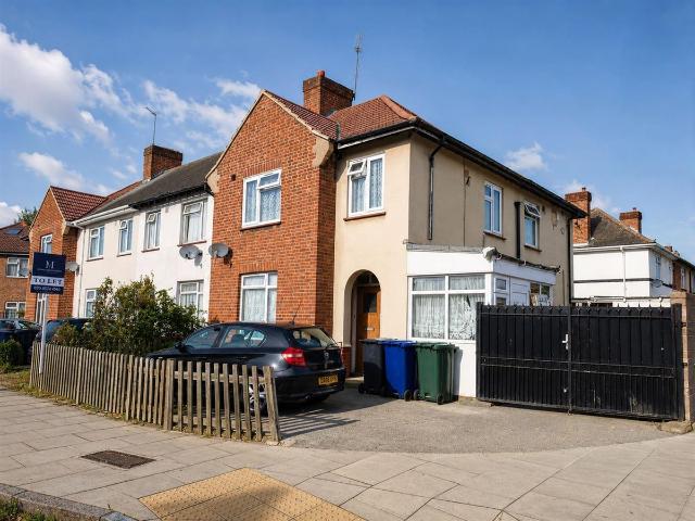 Norman Avenue, Southall, Middlesex UB1, 3 bed shared accommodation to rent, £2,400 pcm | PrimeLocation