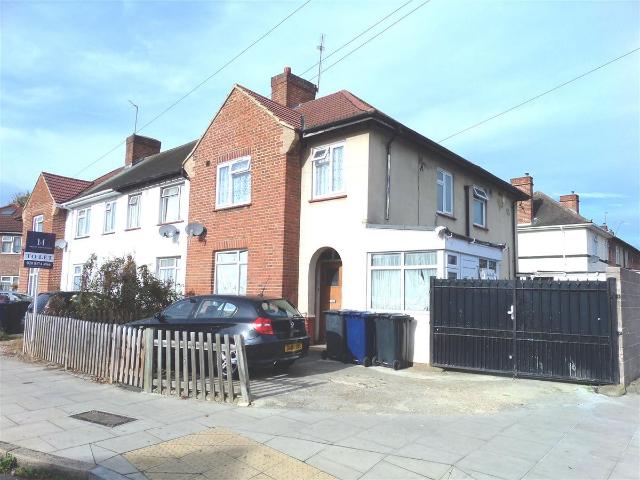 Norman Avenue, Southall, Middlesex UB1, 3 bed shared accommodation to rent, £2,400 pcm | PrimeLocation