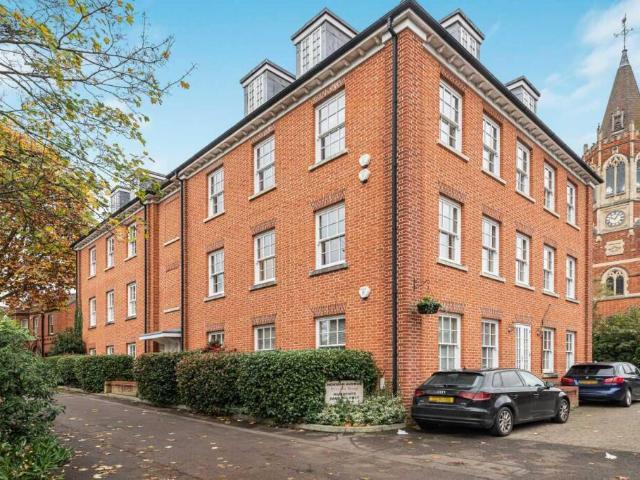 Norman House, Henley on Thames RG9 3 bed apartment to rent £2,250 pcm £519 pw