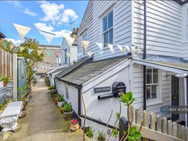 Norman Place, Leigh On Sea, SS9 2 bed terraced house to rent £1,950 pcm £450 pw