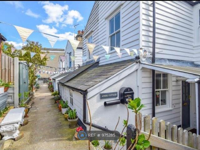 Norman Place, Leigh On Sea SS9, 2 bed terraced house to rent, £2,200 pcm | PrimeLocation