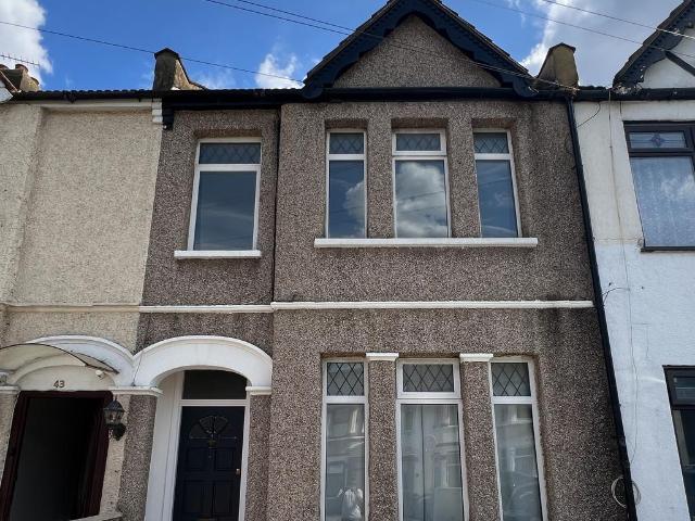 Norman Road, Ilford IG1 3 bed terraced house to rent £2,400 pcm £554 pw