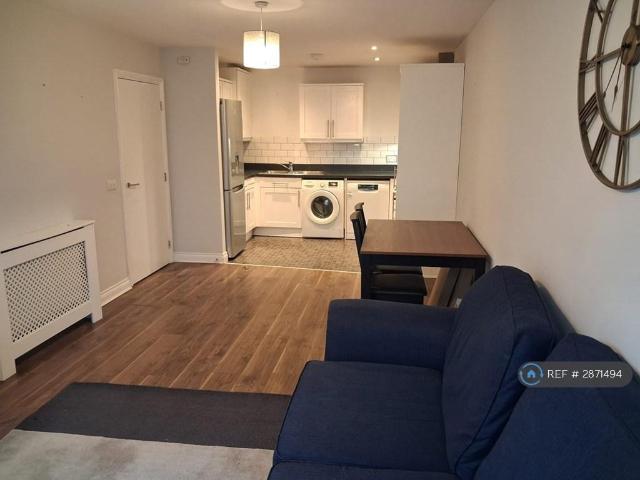 Norman Road, London, SE10 2 bed flat to rent £2,300 pcm £531 pw