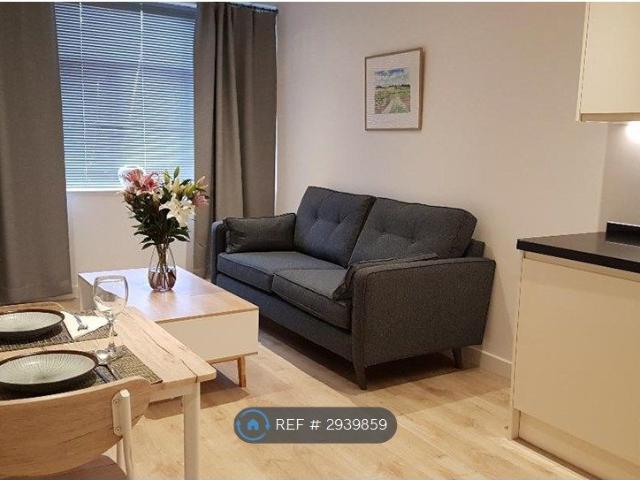 Normandy House, Hemel Hempstead HP2, 1 bed flat to rent, £1,250 pcm | PrimeLocation