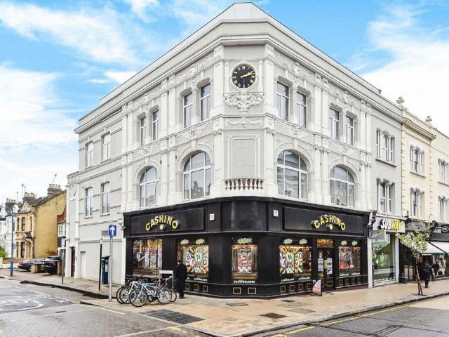 Norroy Road, London SW15 2 bed flat to rent £3,000 pcm £692 pw