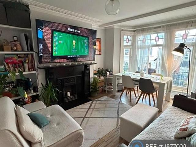 Norroy Road, London, SW15 2 bed flat to rent £2,600 pcm £600 pw