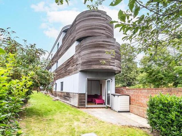 Norstead Place, London, 2 Bedroom Flat