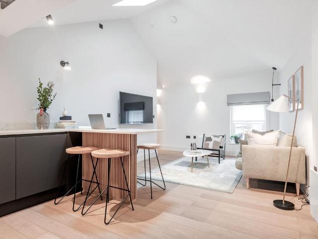 Notting Hill Gate, London W11, Studio to rent, £2,900 pcm | PrimeLocation