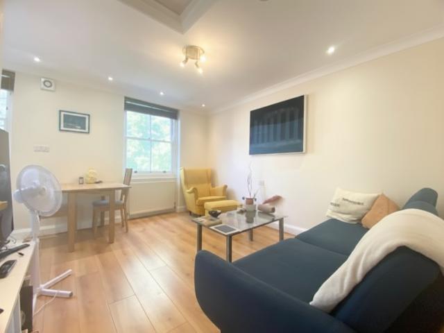 Notting Hill Gate, London W11, 1 bed flat to rent, £2,350 pcm | PrimeLocation