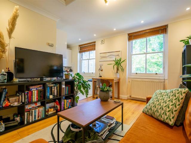 Notting Hill Gate, London W11, 1 bed flat to rent, £2,500 pcm | PrimeLocation