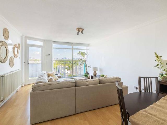 Notting Hill, London, W11 2 bed flat to rent £4,000 pcm £923 pw