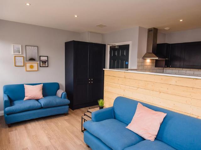 Nottingham NG1 5 bed flat to rent £3,813 pcm £880 pw