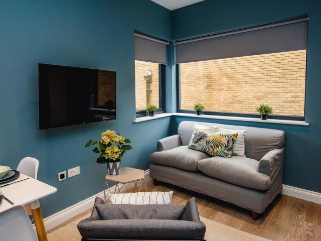 Nottingham NG1 3 bed flat to rent £2,327 pcm £537 pw