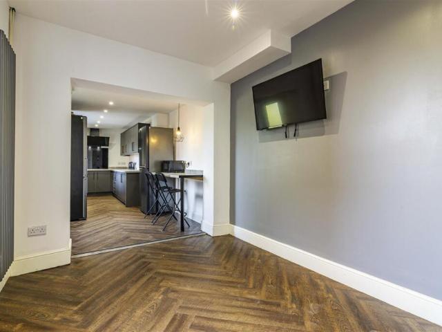 Nottingham NG7 6 bed semi detached house to rent £2,990 pcm £690 pw