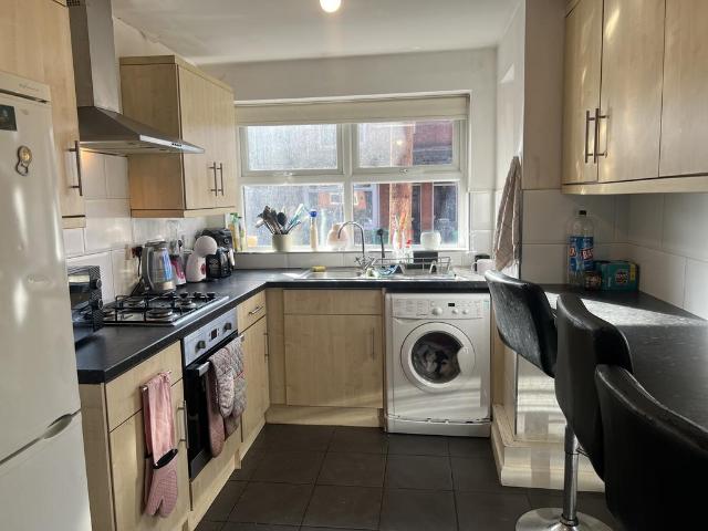 Nottingham NG7 6 bed semi detached house to rent £2,990 pcm £690 pw