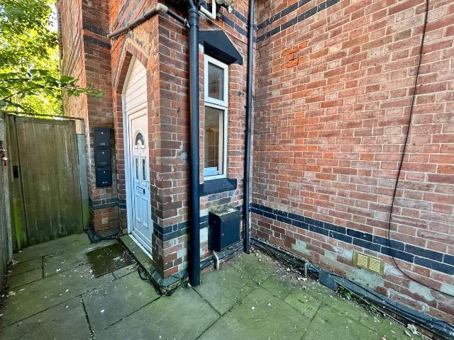 Nottingham NG7, 2 bed flat to rent, £1,050 pcm | PrimeLocation