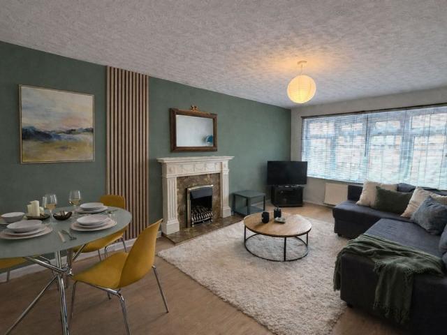 Nottingham NG5, 2 bed flat to rent, £2,400 pcm | PrimeLocation