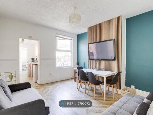 Nottingham, Nottingham NG7, 4 bed terraced house to rent, £1,400 pcm | PrimeLocation