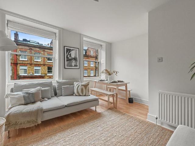 Nottingham Place, Marylebone, London. 2 bed flat to rent £5,091 pcm £1,175 pw