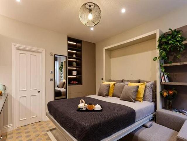 Nottingham Place, London, Studio Flat For