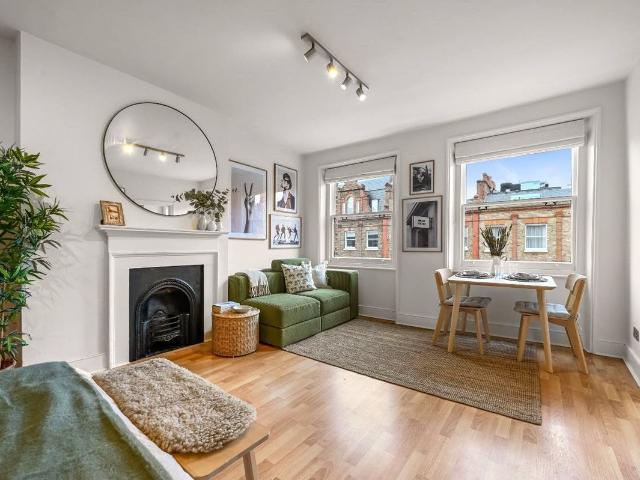 Nottingham Place, Primrose Hill, London W1U, Studio to rent, £3,878 pcm | PrimeLocation