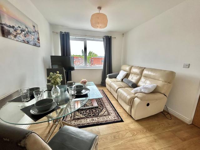 Nottingham Road, Old Basford, Nottingham NG6, 2 bed flat to rent, £1,150 pcm | PrimeLocation