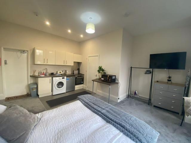 Nottingham Road, Mansfield NG18, 1 bed flat to rent, £915 pcm | PrimeLocation