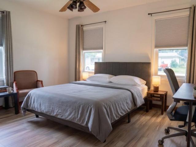 Not Crowded • Large Furnished Room • Quiet House