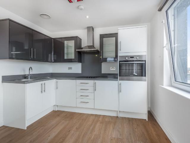 Nova House, 1 Buckingham Gardens, Slough SL1, 1 bed flat to rent, £1,200 pcm | PrimeLocation