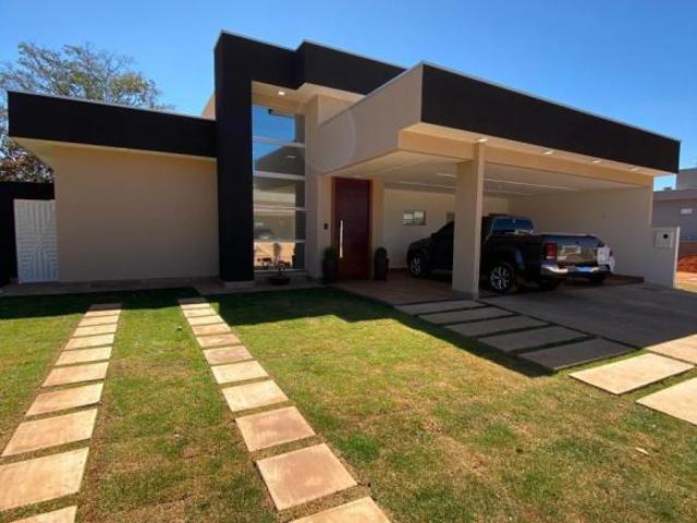 NOVA, LUXUOSA, 3 SUÍTES COM ARMÁRIOS, CHURRASQUEIRA, 4 VAGAS !