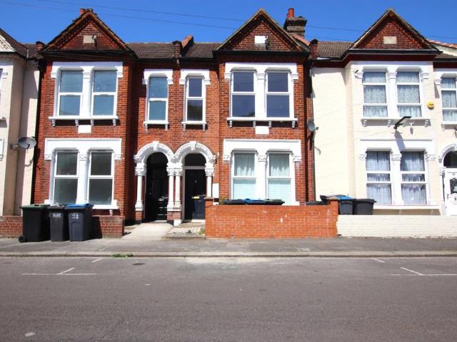 Nova Road, Croydon, CR0 2 bed flat to rent £1,650 pcm £381 pw