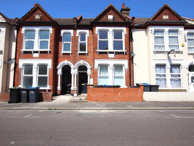 Nova Road, Croydon CR0, 2 bed flat to rent, £1,750 pcm | PrimeLocation