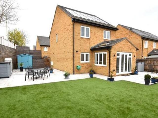 Nova Scotia Drive, Farnborough, 3 Bedroom Detached