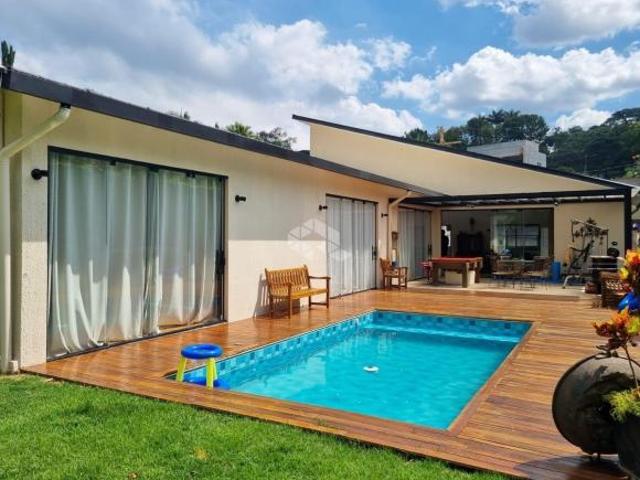 Nova, TÉRREA c/ piscina, em rua fechada!