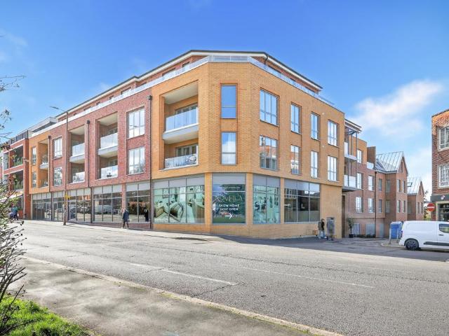 Novella Apartments, Essex IG7 2 bed apartment to rent £2,750 pcm £635 pw