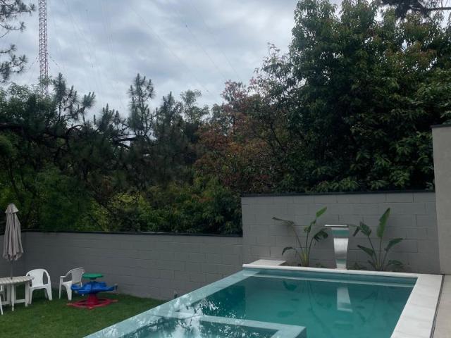 NOVÍSSIMA CASA 03 SUÍTES E PISCINA DE BORDA INFINITA Gramado Cotia/SP