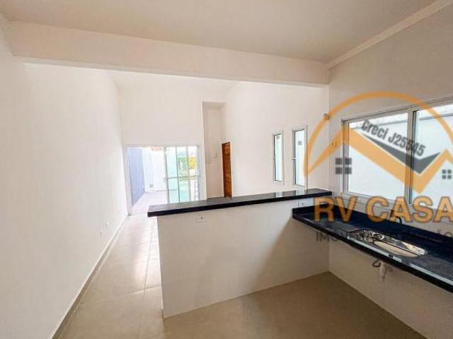 Novíssima Casa, 2 dorms, 2 vagas, piscina e pé direito alto