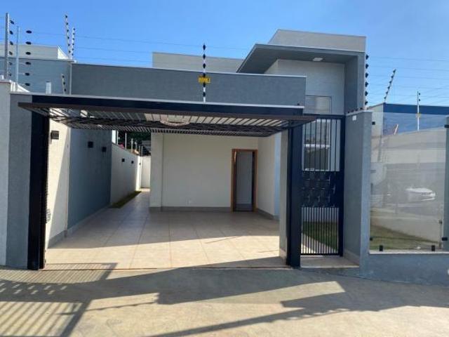 Novíssima residência no Jardim GrevíleasSala com pé direito altoCozinha americana3 dormitórios, send