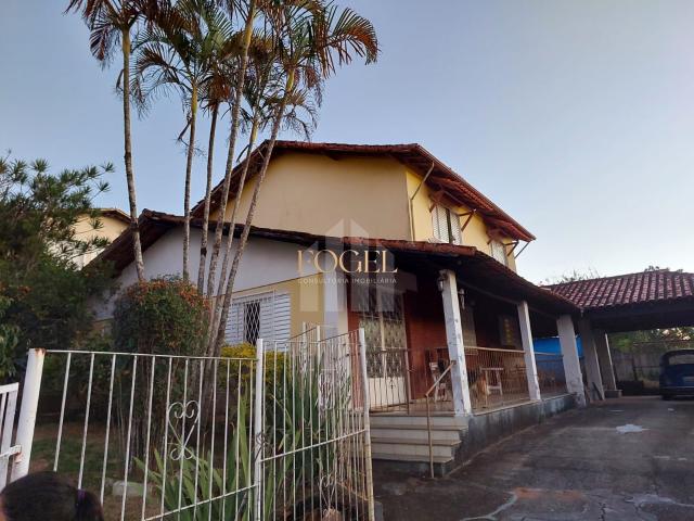 Novo Horizonte Casa Ampla com 5 Quartos, Piscina e Vista Privilegiada