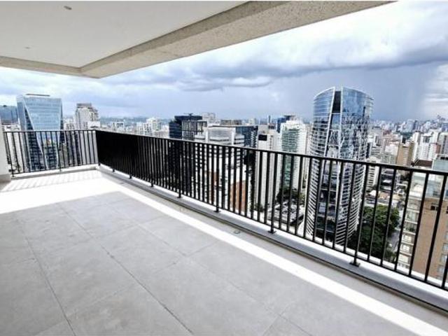 Novo / Pronto / Andar Alto / Alto padrão / Condomínio Praça Lindenberg Clodomiro